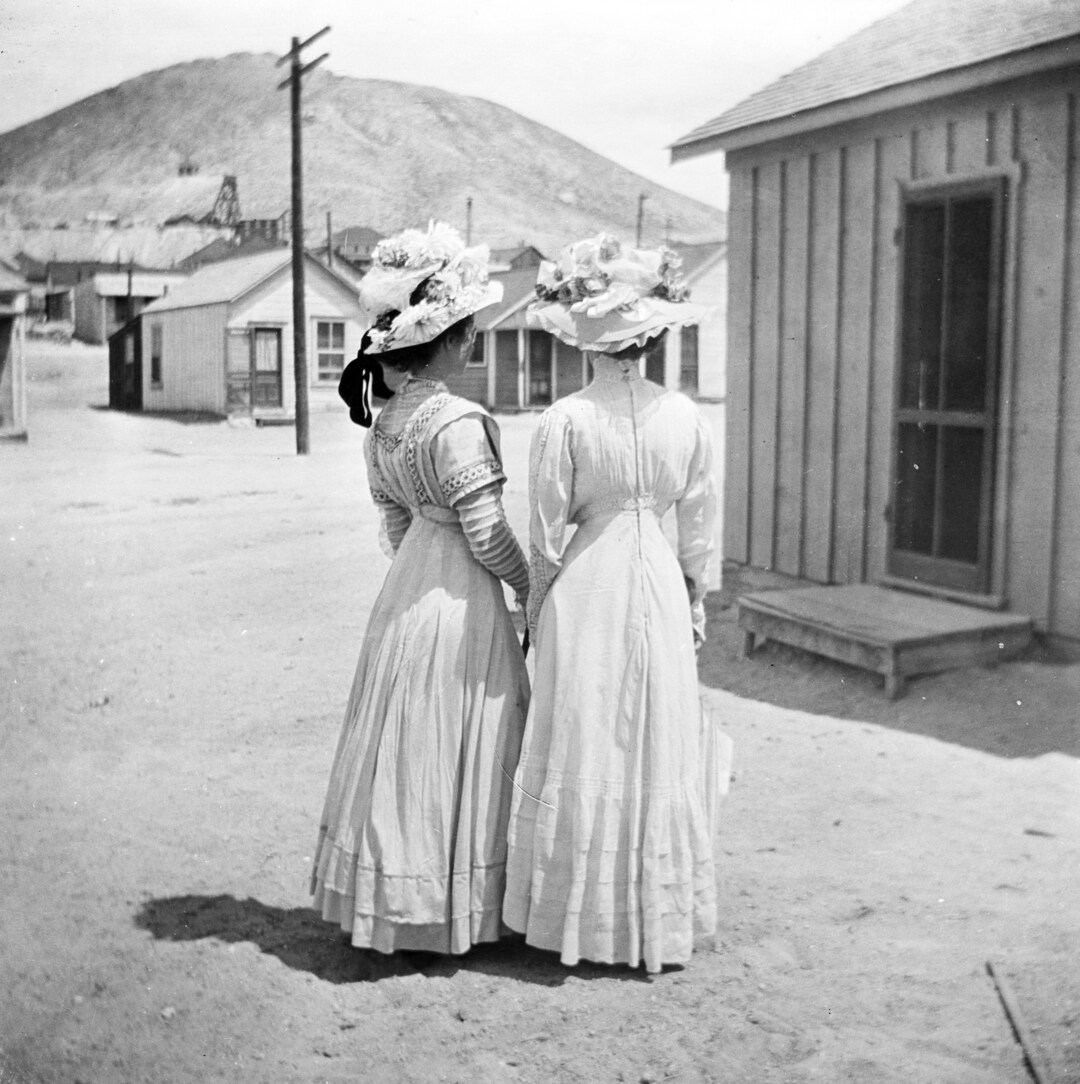 2 Fancy Victorian Ladies in Front of Shack - Etsy