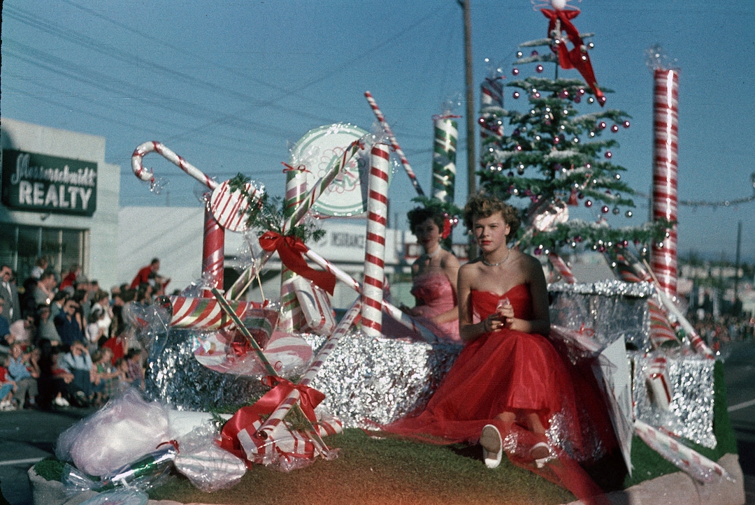 Beauty Queens on A Toyland Float California Parade - 1950's - Etsy
