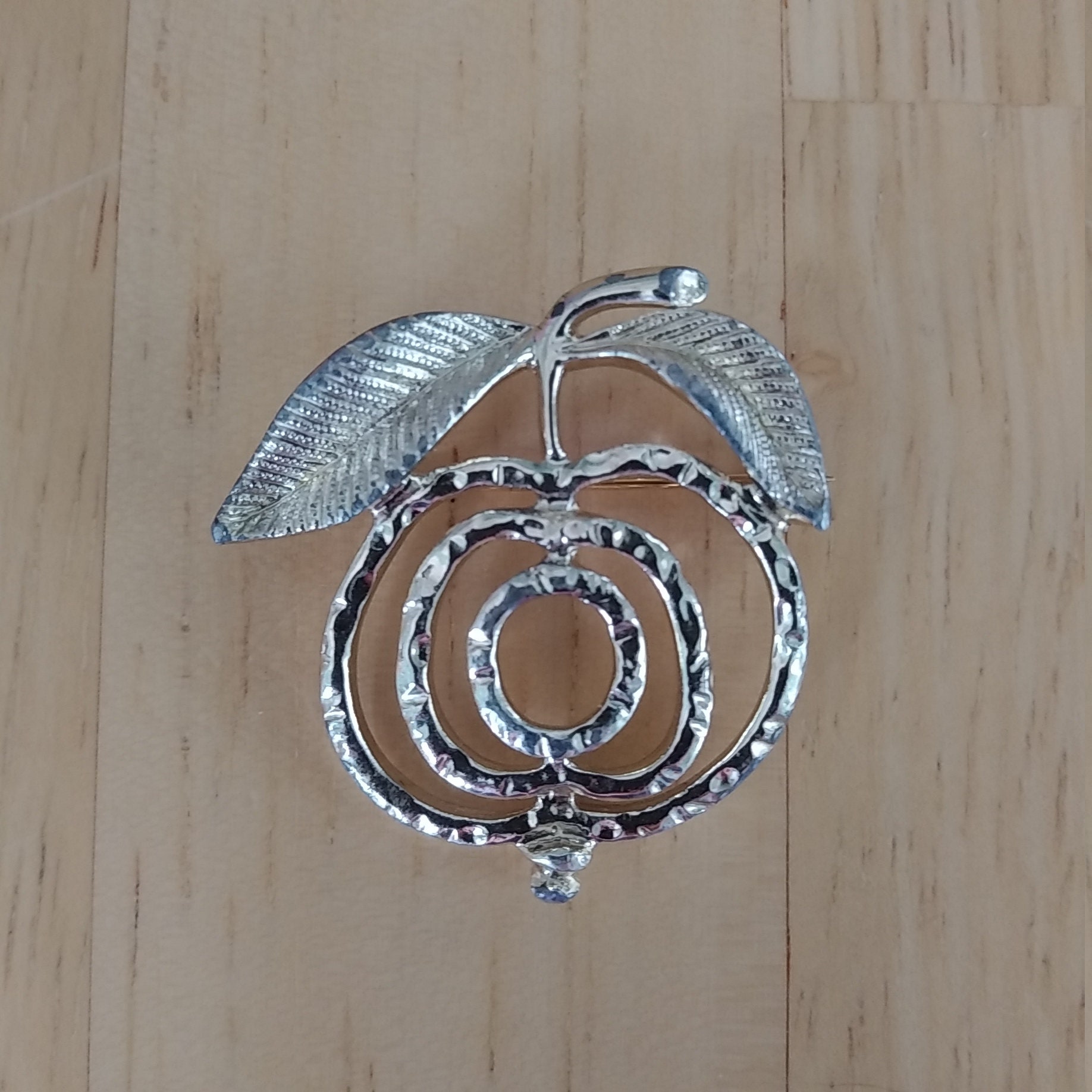 Sarah Coventry Pin/brooch Saucy Apple - Etsy