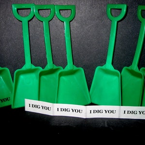 12 Small Kelly Green Plastic Toy Shovels and 12 "i Dig You" Stickers ...