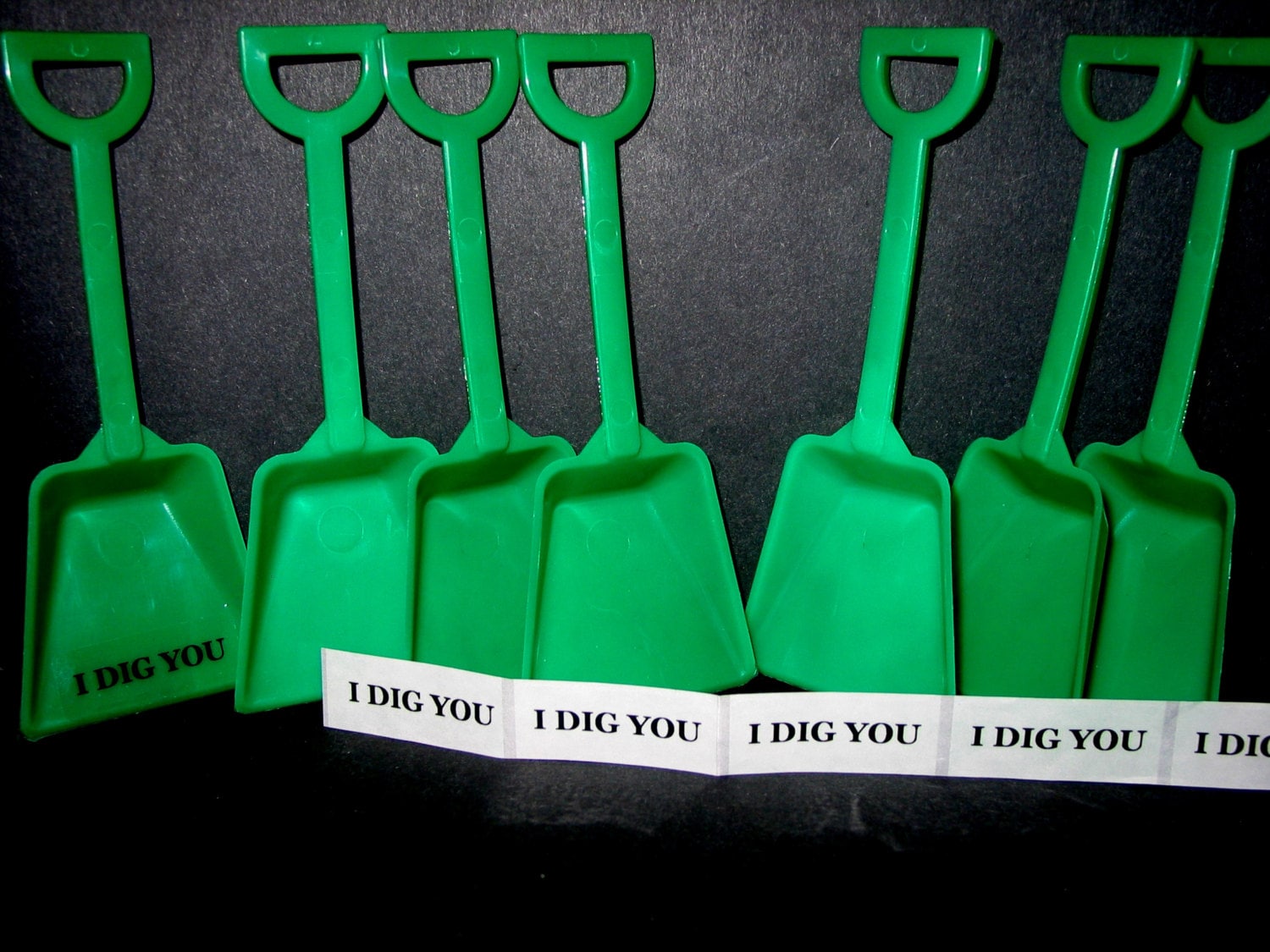 12 Small Kelly Green Plastic Toy Shovels and 12 "i Dig You" Stickers ...