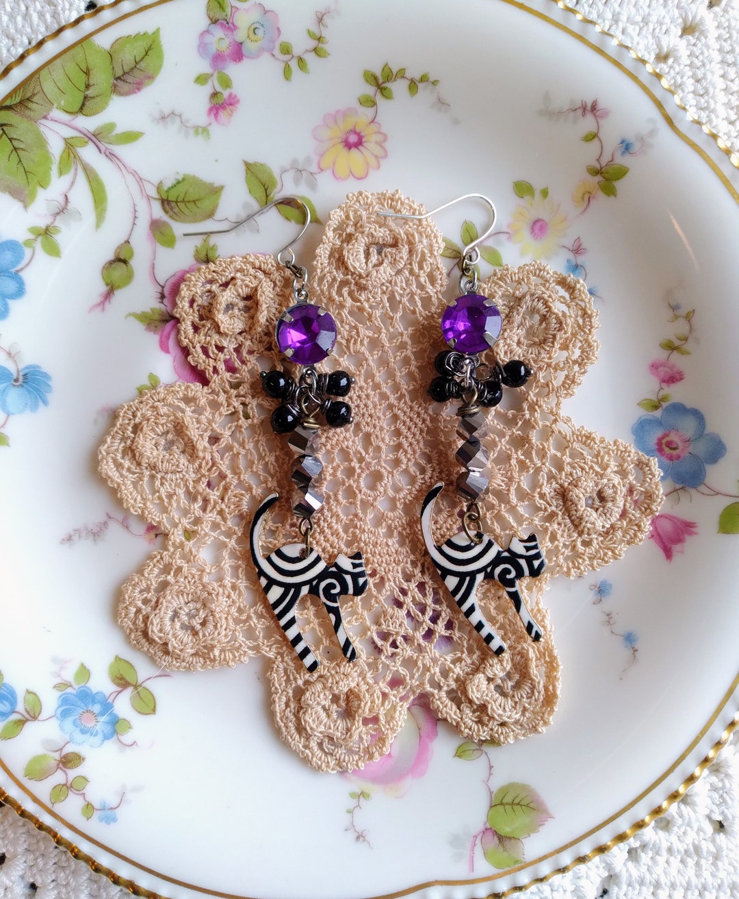 Black and White Cat Charm Earrings / Kitty Earrings / Dangle Beaded ...