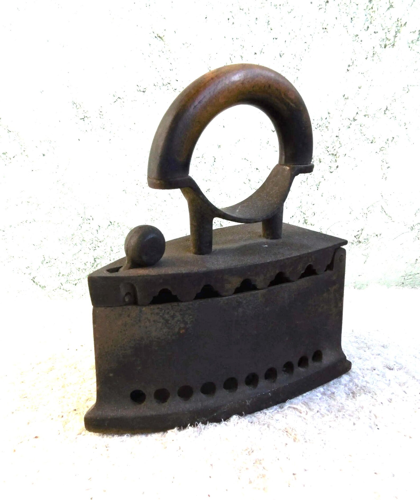 Antique Cast Iron Clothes Iron – Rustic Farmhouse Decor/doorstop ...