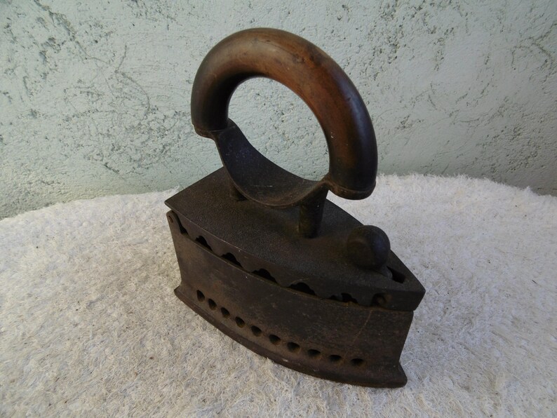 Vintage primitive iron Decor Antique iron Iron collectible | Etsy