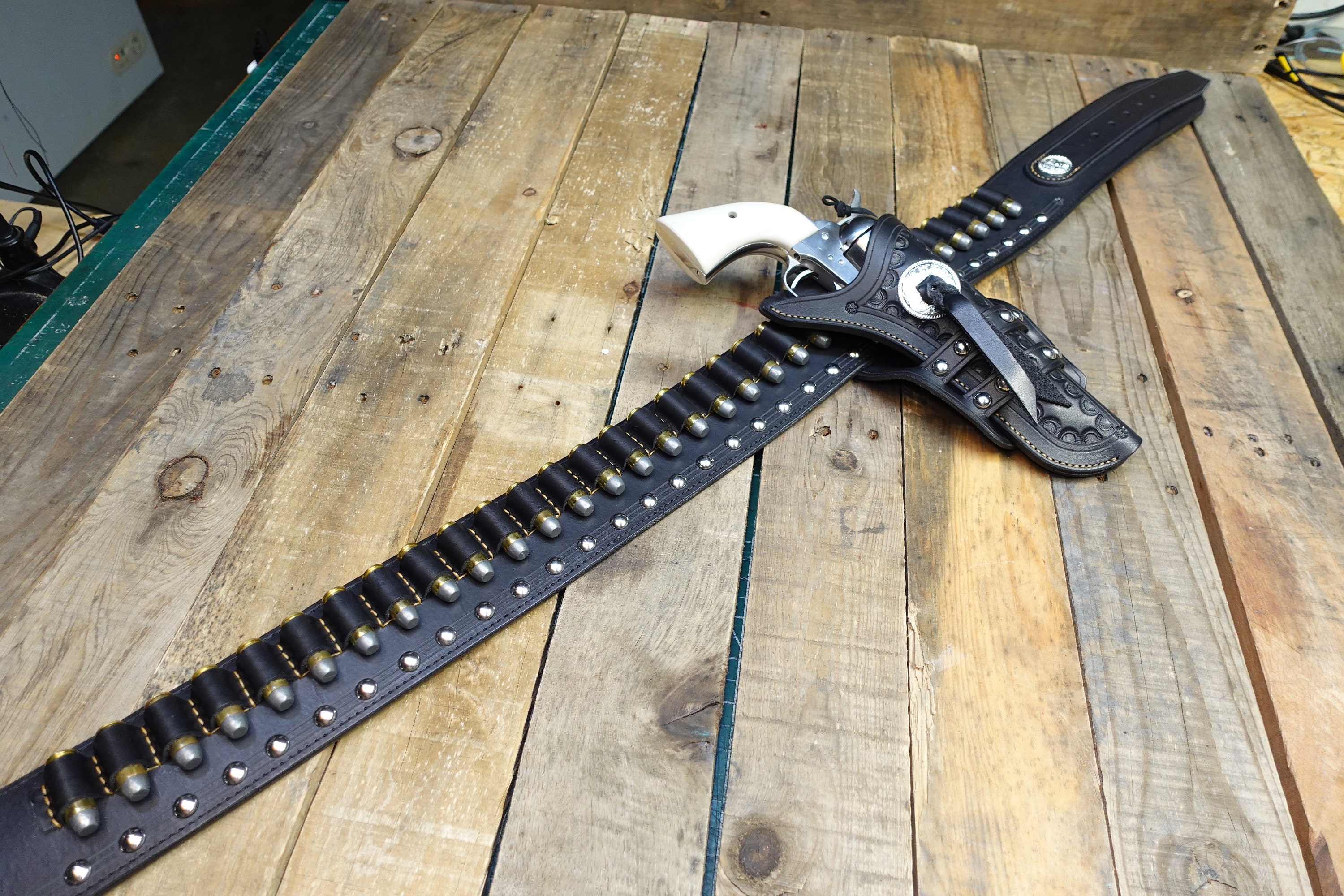 Tombstone Johnny Ringo Old West Leather Cowboy Holster and Belt Rig ...