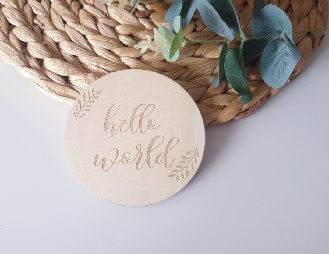 Baby Hello world disc card Wooden milestone Newborn shower - Etsy.de