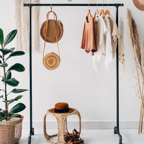 Silver Iron Minimal Rail / Clothing Rack / Garment Display - Etsy