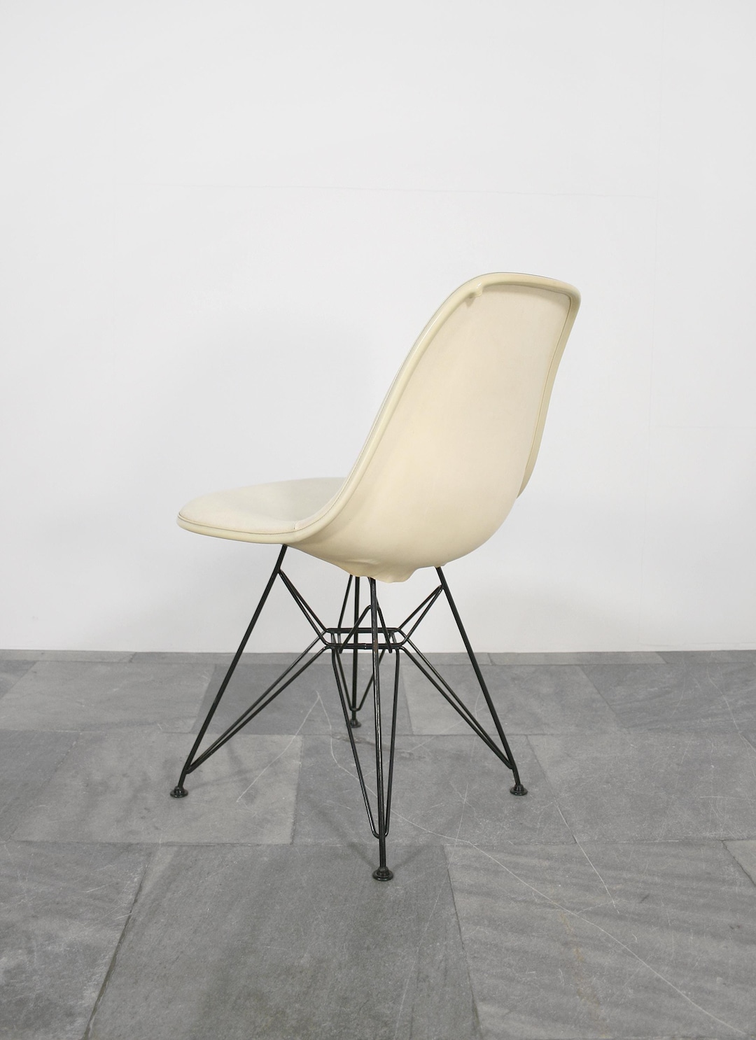 Vintage Charles Ray Eames Ivory White Upholstered DSR Eiffel Wire Base ...