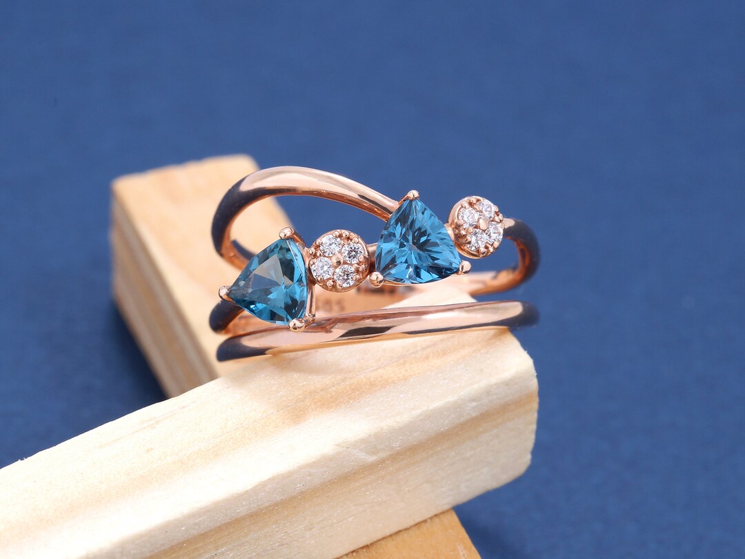 Triángulo Genuino Londres azul Topaz Ring, Anillo de oro rosa, Anillos ...