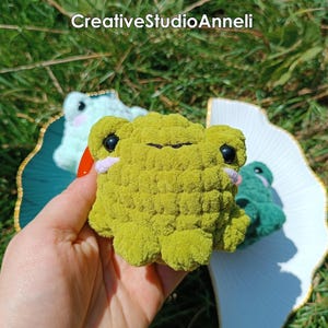 Crochet Mini Frog Plushie/ Amigurumi Frog/ Animal Plushies/ Pocket ...