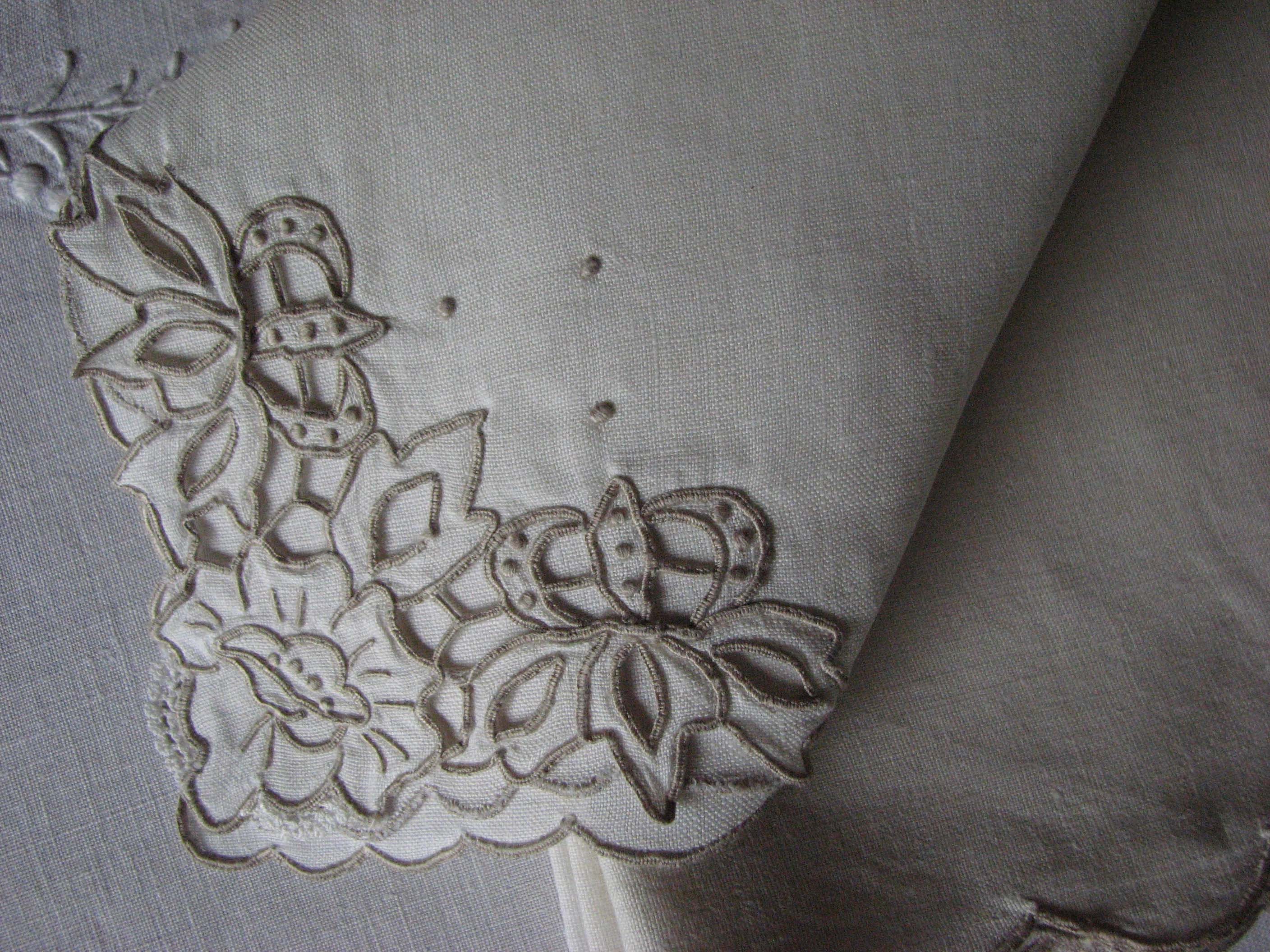 Set of 11 Vintage Cutwork & Embroidered Linen Dinner Napkins Tiny Lace ...