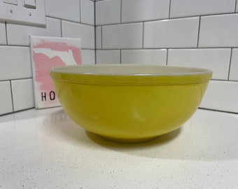 Pyrex Primary Mixing Bowl Yellow 10" Largest of Set #404 - Old Mark ...