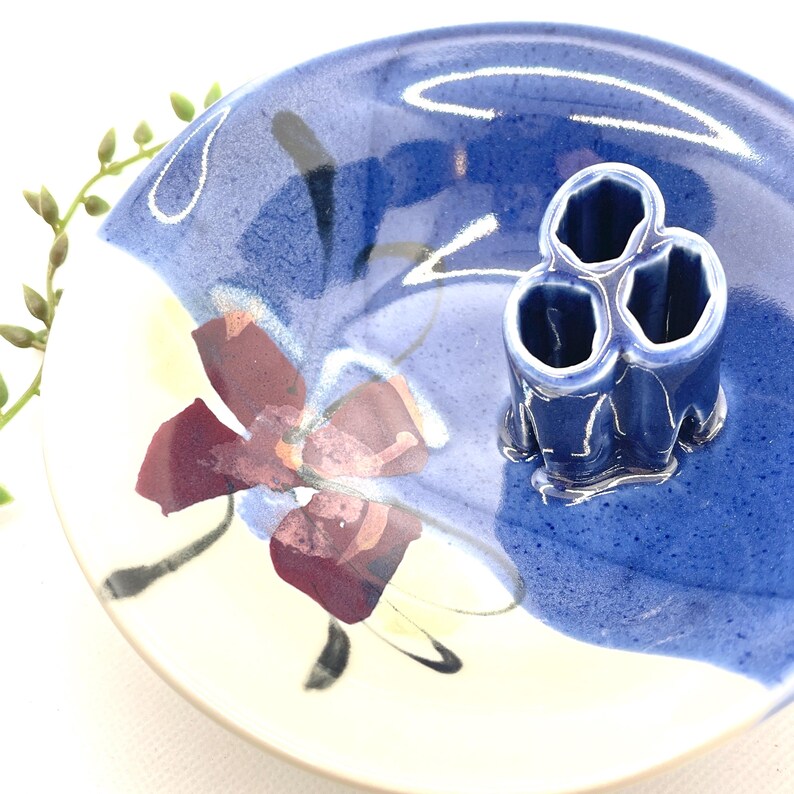 Vintage Ikebana Flower Frog Bowl – Follette Pottery Blue & White ...