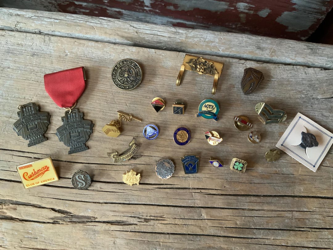 Lot of 25 Vintage Lapel Pins Miscellaneous Pins Military Honorable ...