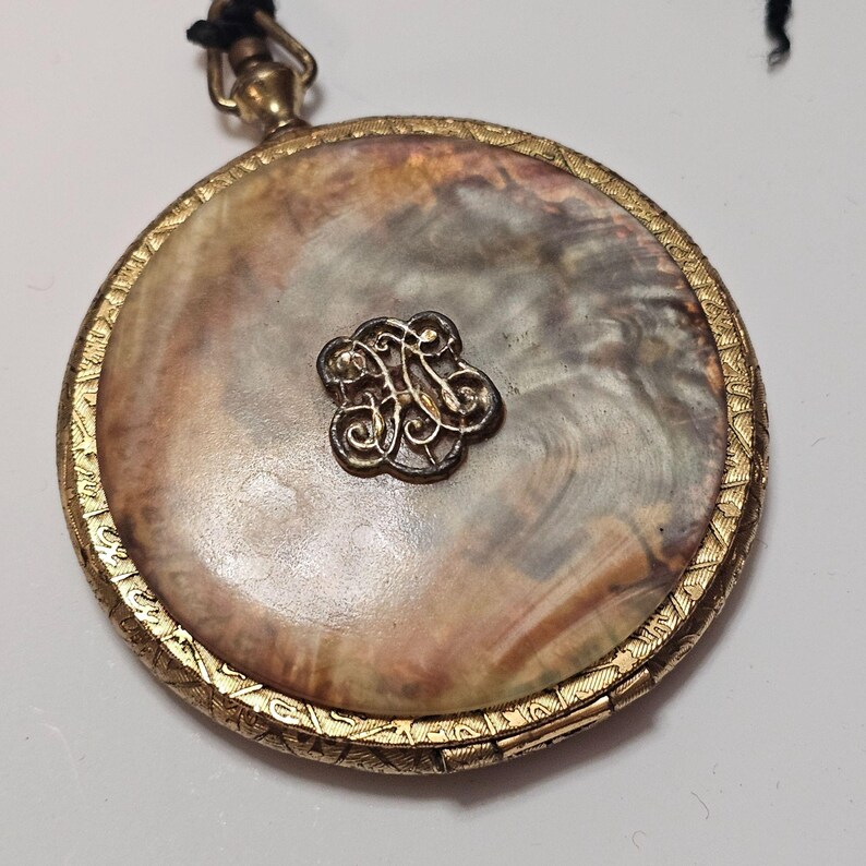 Vtg Estee Lauder Powder Compact 1960's Gold Metal / Mother of Pearl W ...