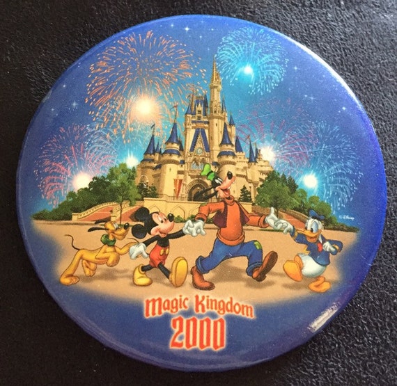 Walt Disney World Magic Kingdom 2000 Pin/Button - Gem