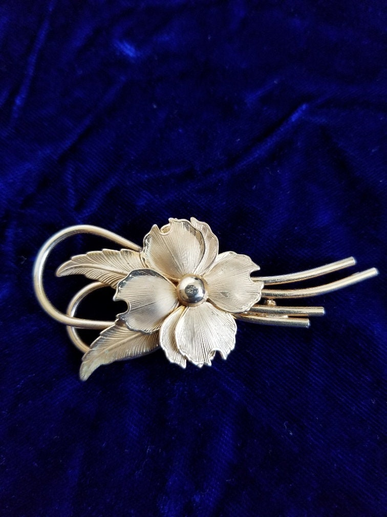 Vintage 1950's CORO Lot of 3 Gold Tone Pins, Leaf, Flower and Swirl ...