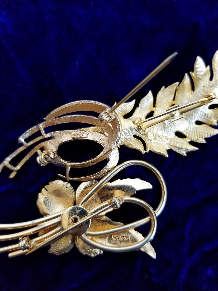 Vintage 1950's CORO Lot of 3 Gold Tone Pins, Leaf, Flower and Swirl ...
