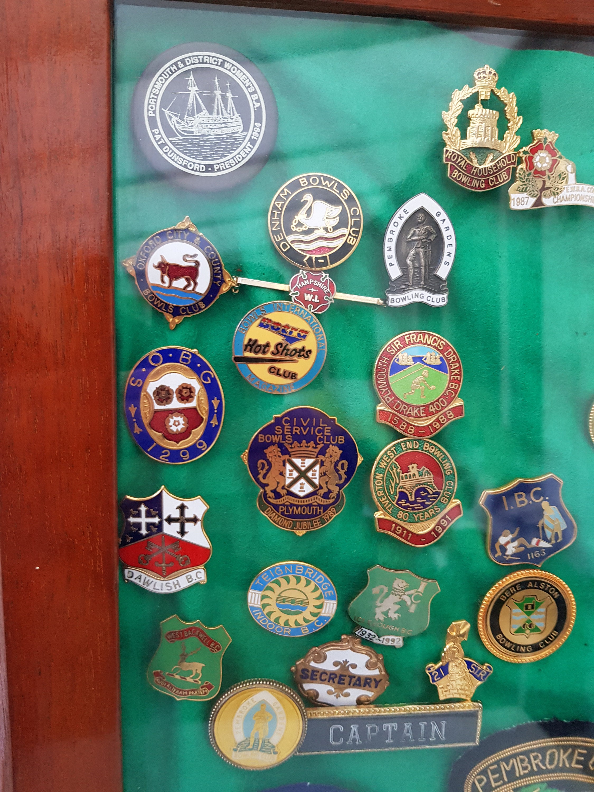 Vintage Bowling Pins Badges Patches & Wooden Glass Display Case ...
