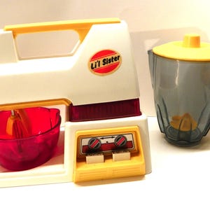 Fun 1970's Pretend Play Child's Li'l Sister Toy Mixer and Blender Set ...