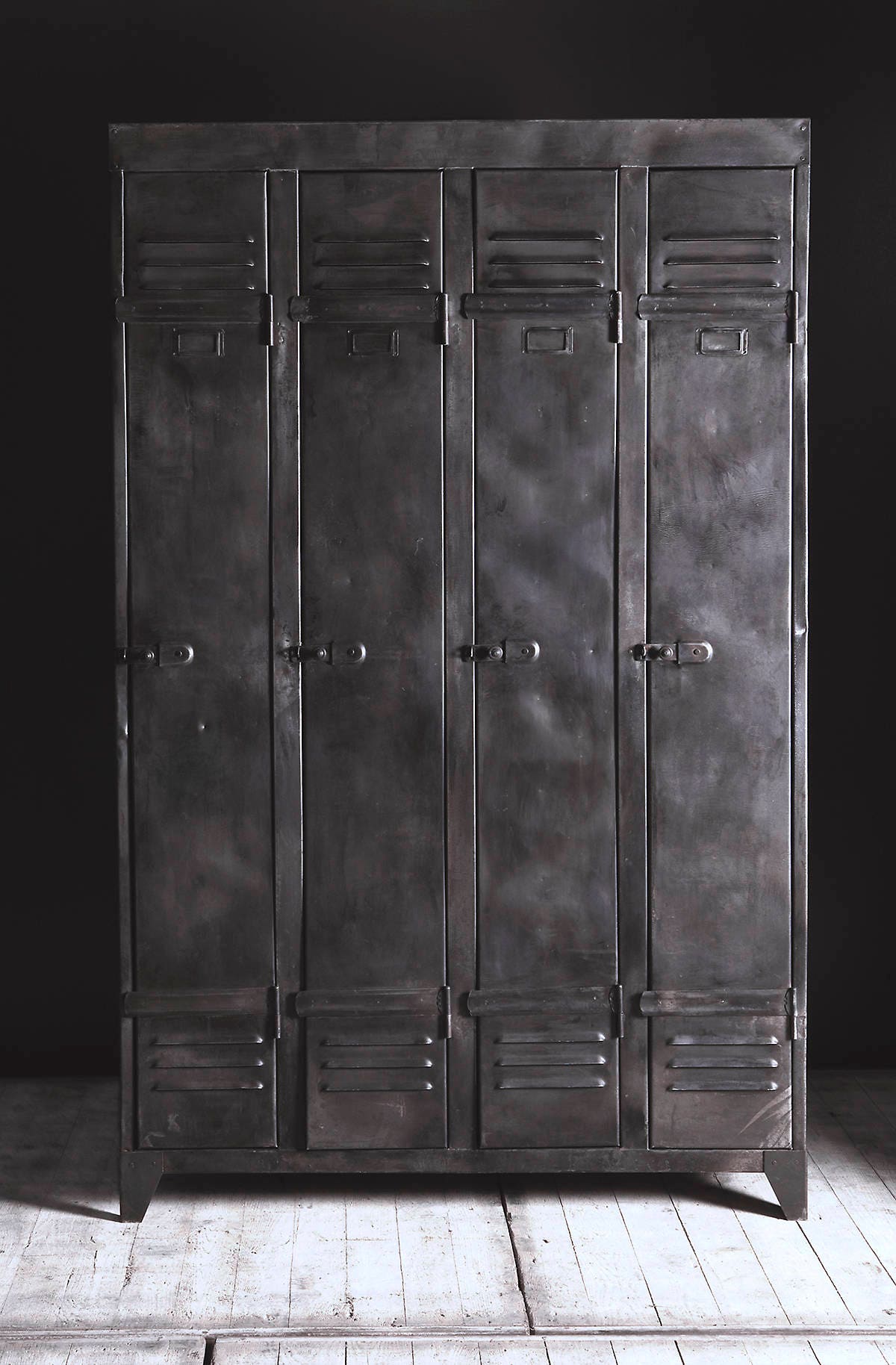 Industrial locker wardrobe with four doors