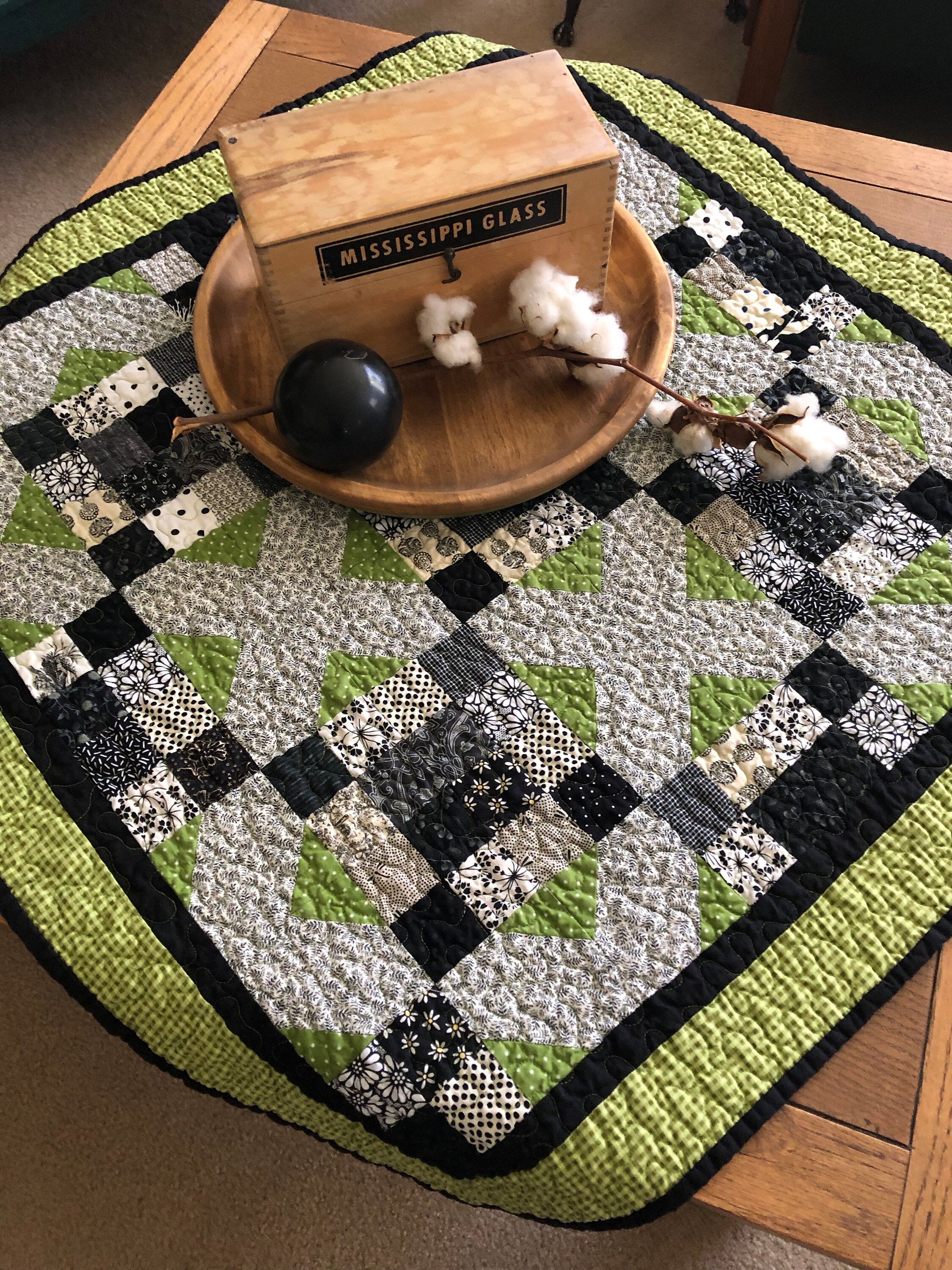 Green and Black Table Topper Quilt - Etsy