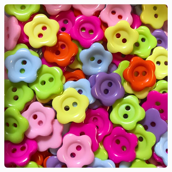 16 32 or 64 15mm Flower Buttons Random Mix Assorted Flower - Etsy