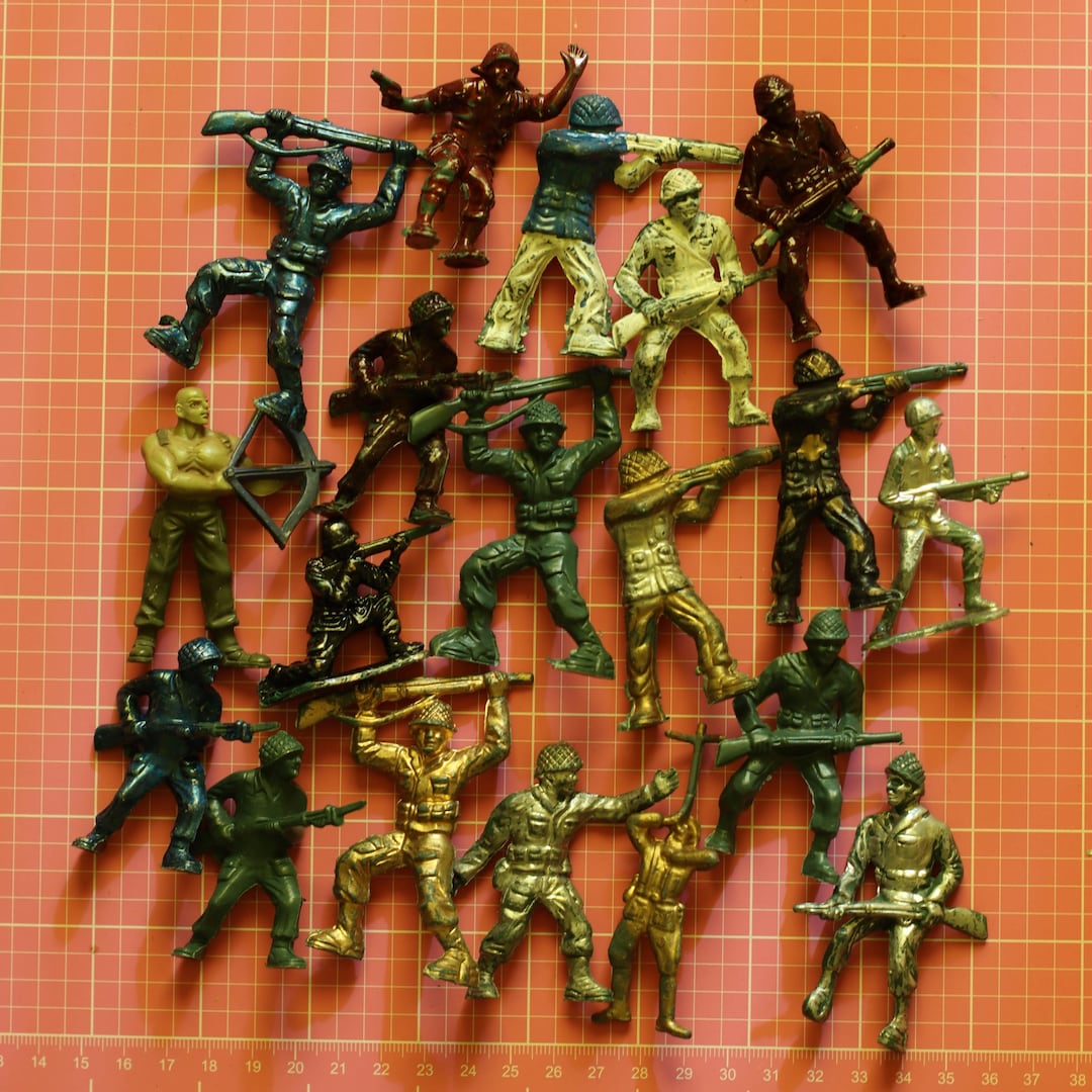 Vintage Plastic Army Men - Lot of 19 Figures/toys - Etsy