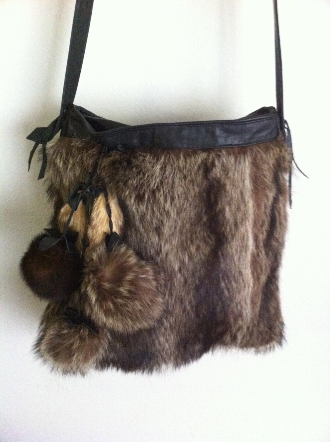 Lady Shoulder Bag , Handbag Real Raccoon is Dark Brown and Has a ...