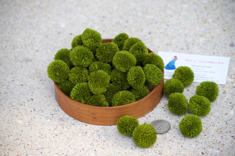 100 pom poms Grass Green 1 inche pom poms Wholesale pom | Etsy