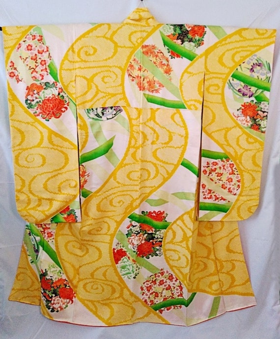 SALE - Vintage Furisode Yellow Kimono Robe with Chrys… - Gem