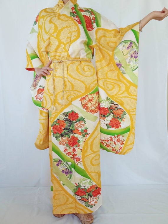 SALE - Vintage Furisode Yellow Kimono Robe with Chrys… - Gem