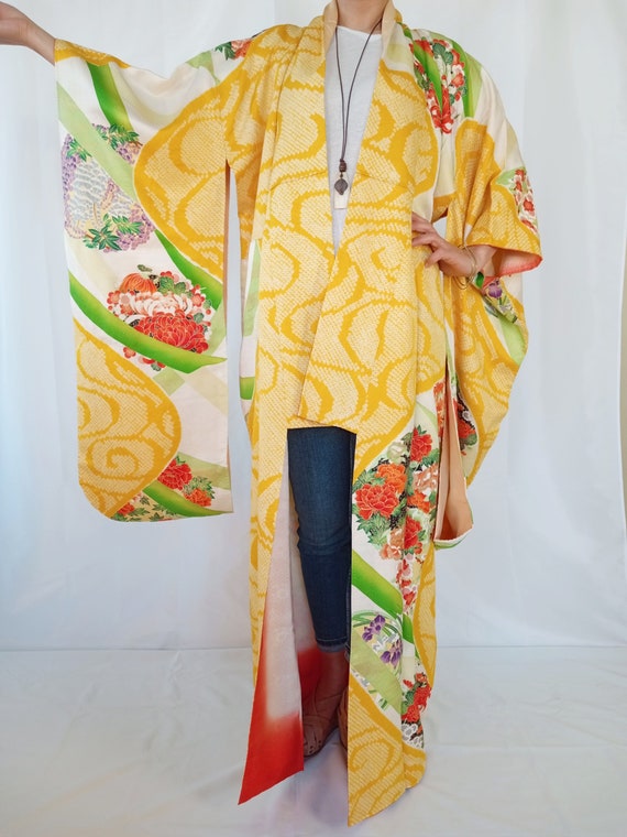 SALE - Vintage Furisode Yellow Kimono Robe with Chrys… - Gem