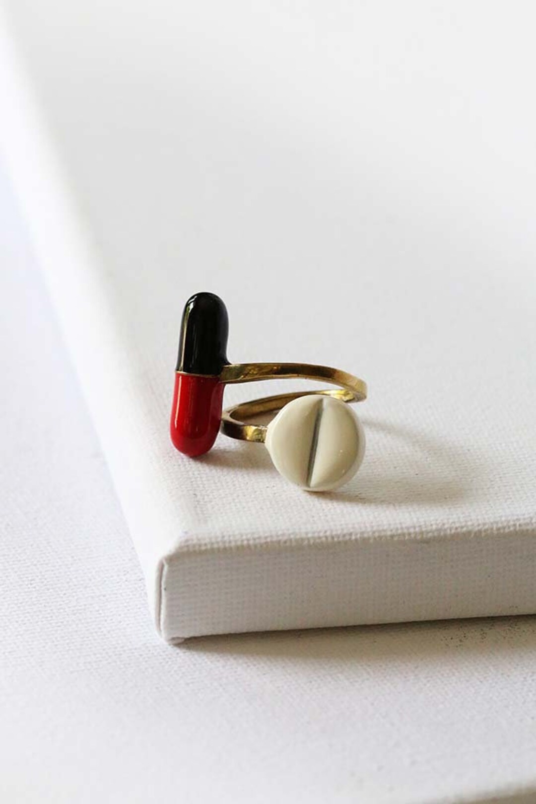 Pills and Capsule Ring (V.1) by Linen Jewelry. / Jewelry Design ...