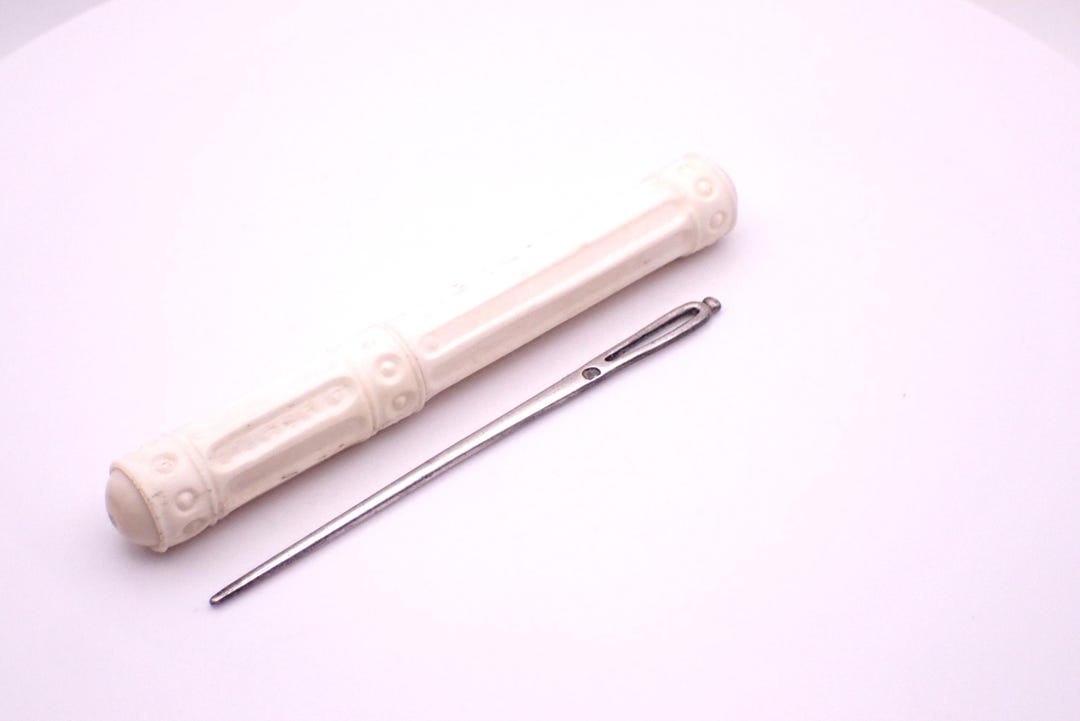 Large Antique Bodkin Silver Sewing Needle in Carved Needle Case Bovine ...