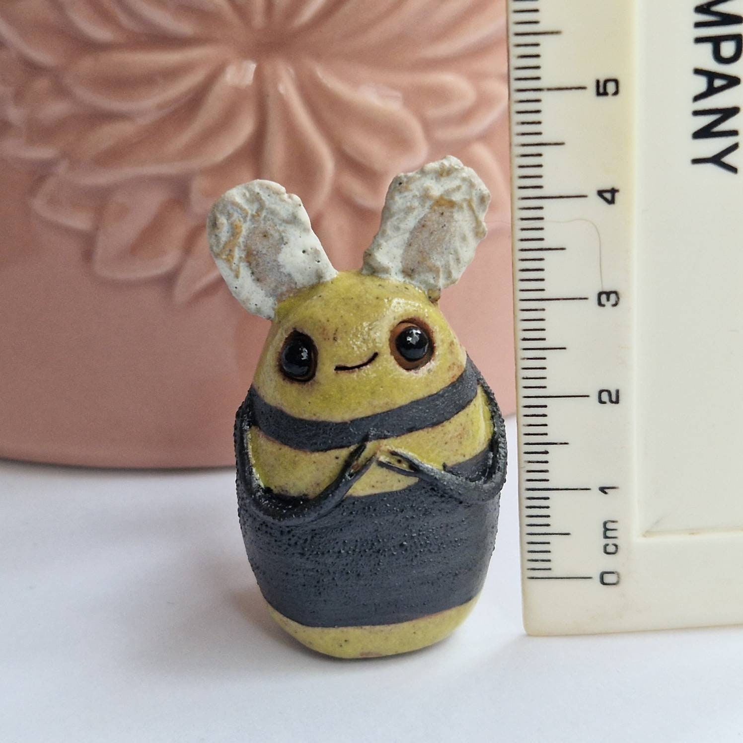 No.13. Stoneware Bee. Bumblebee Pottery Bee. Bee Wearing - Etsy
