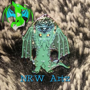 Cthulhu's D20 Pin by NRW Artz - Etsy