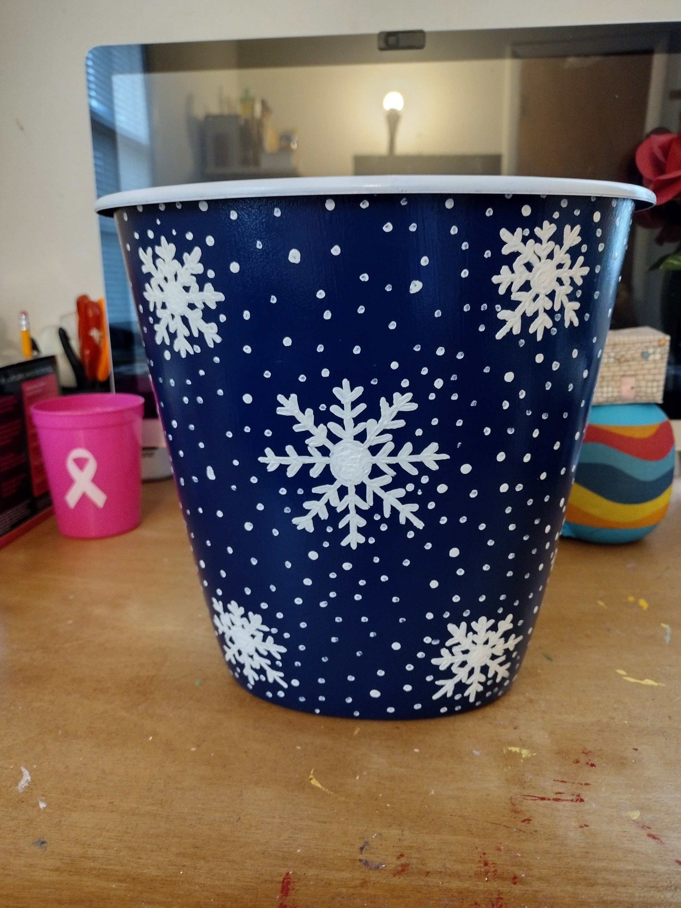 1.5 Gallon Blue Christmas Trash Can With White Snowflakes for Bedroom ...