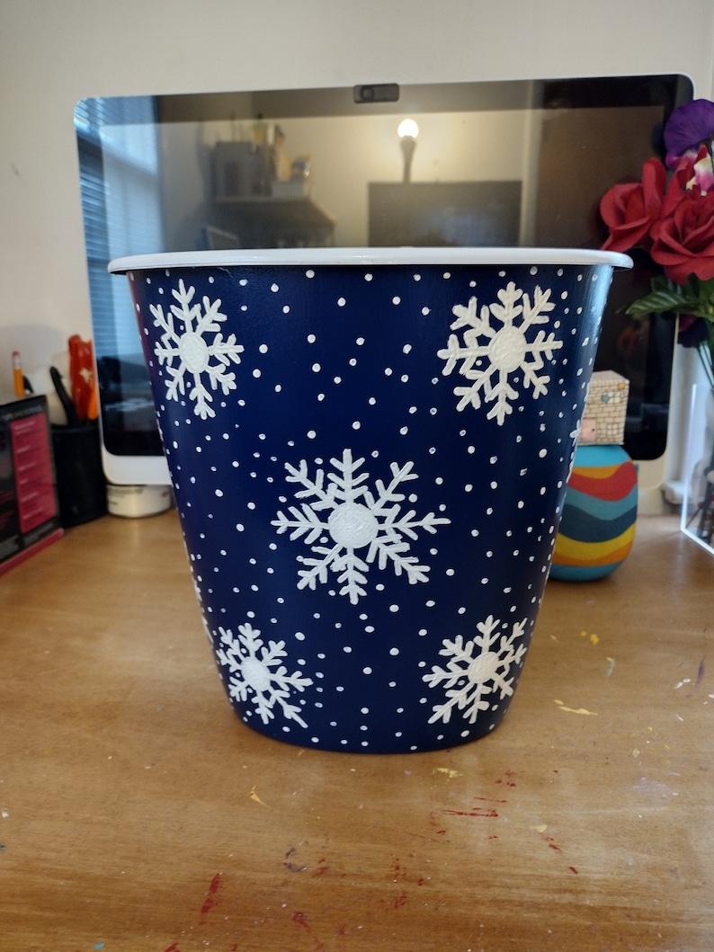 1.5 Gallon Blue Christmas Trash Can With White Snowflakes for Bedroom ...