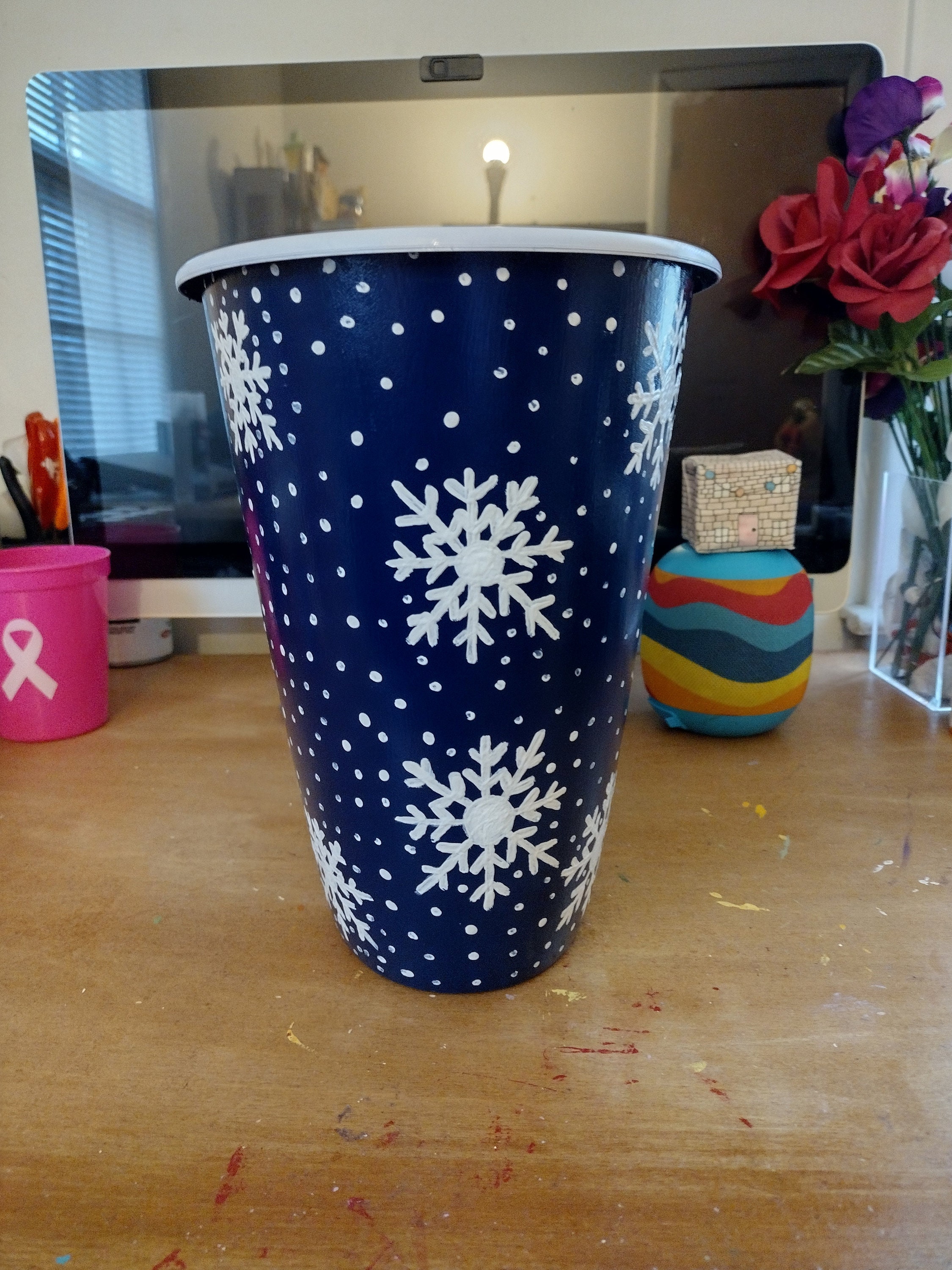 1.5 Gallon Blue Christmas Trash Can With White Snowflakes for Bedroom ...