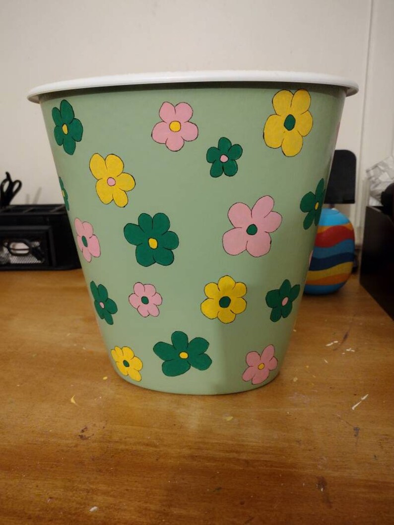 1.5 Gallon Light Green Trash Can With Green, Pink, and Yellow Flowers ...