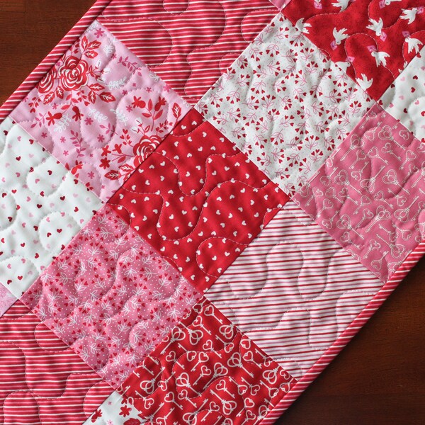 Quilted Valentine Table Runner - Etsy