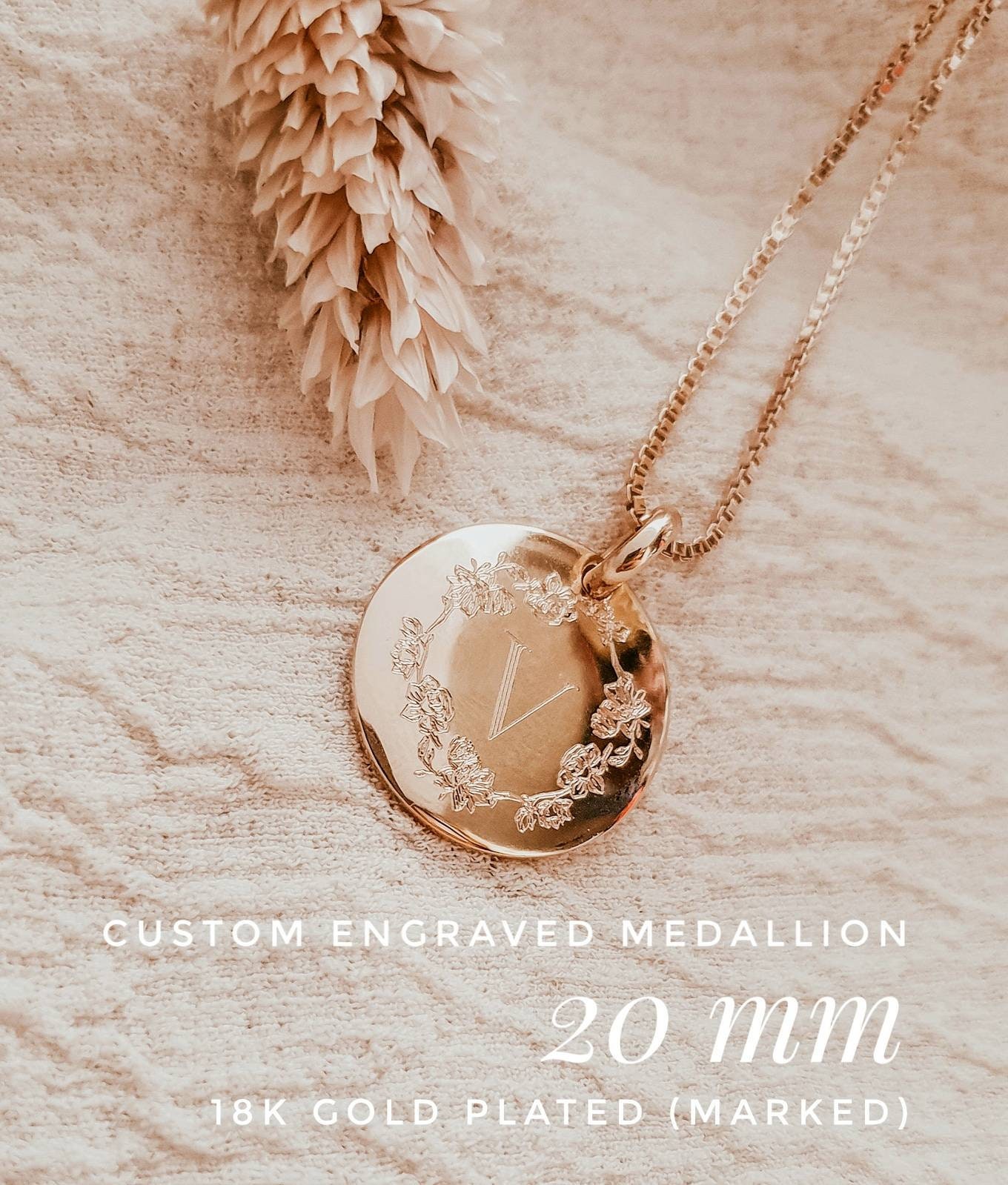 Médaillon Personnalisé | Collier Initiale Or | Collier Gravure Or ...