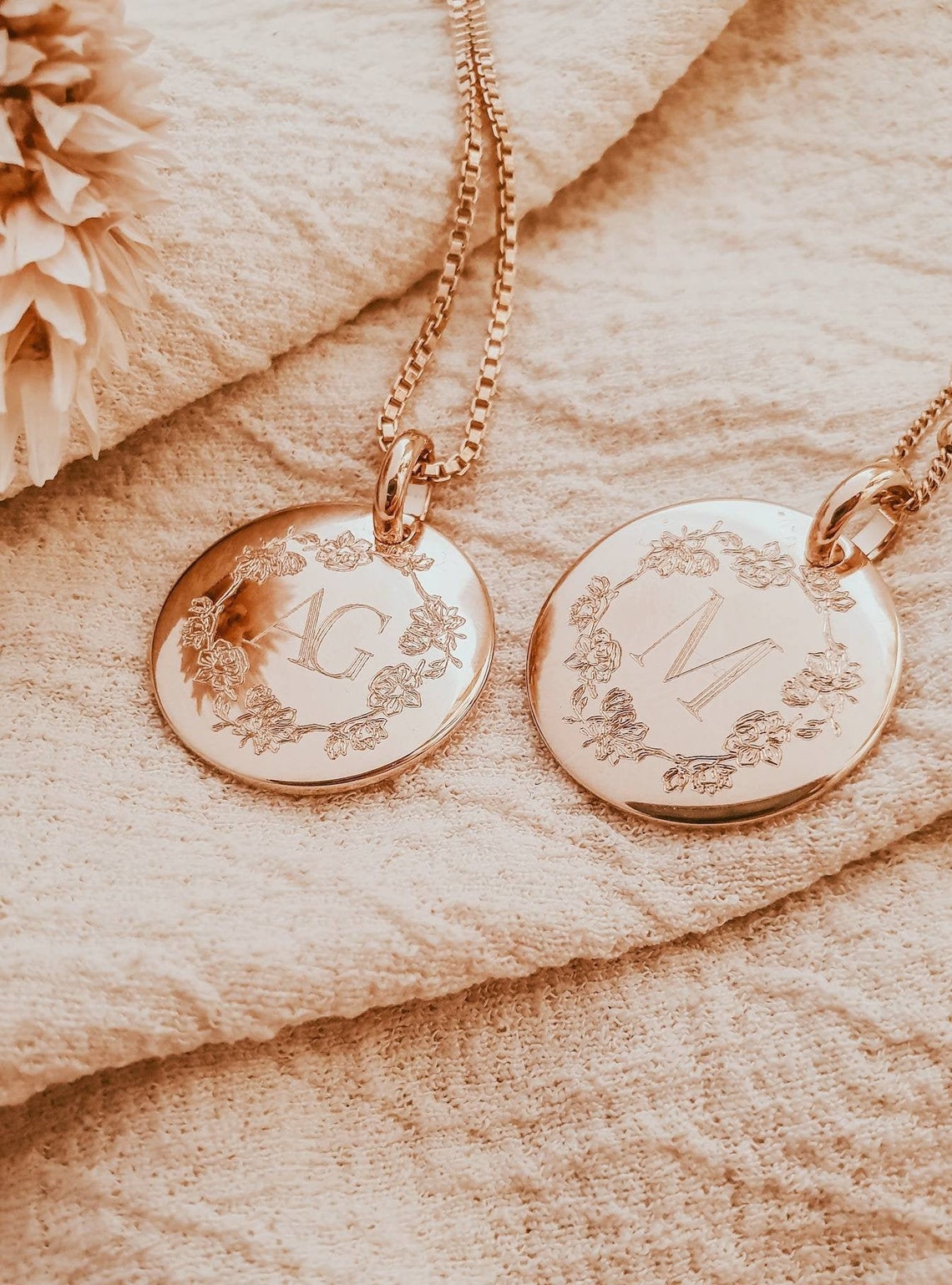 Médaillon Personnalisé Collier Initiale Or Collier Gravure | Etsy
