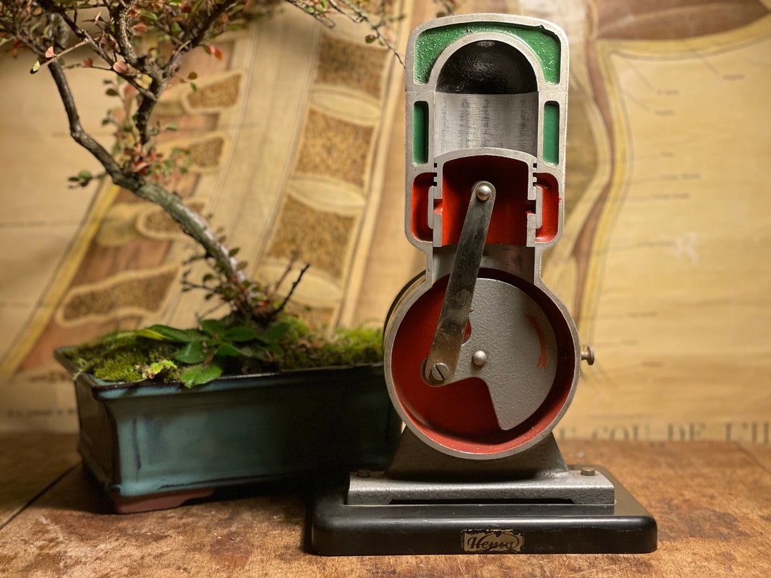Vintage Single Cylinder 2 Stroke PETROL ENGINE Educational HEMA Cutaway ...
