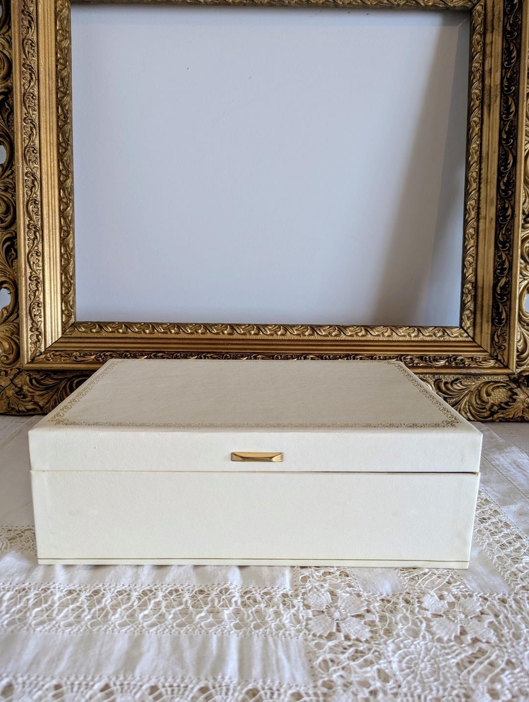Vintage Mele Jewelry Box, Cream Colored Jewelry Box With Beige Interior ...