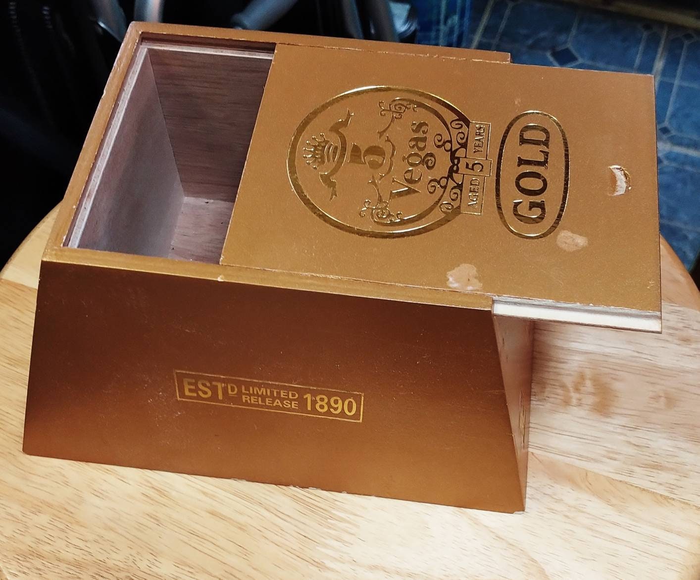 Unique Vintage Cigar Box, Gold Pyramid shape, Vegas Gold brand. A rare ...