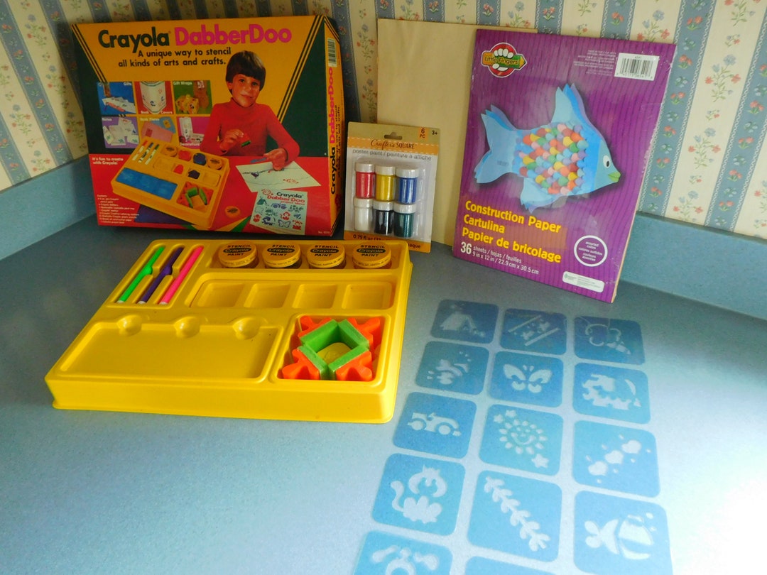 Vintage 1983 Crayola Dabber Doo Art Desk With Paint, Markers, Stencils ...