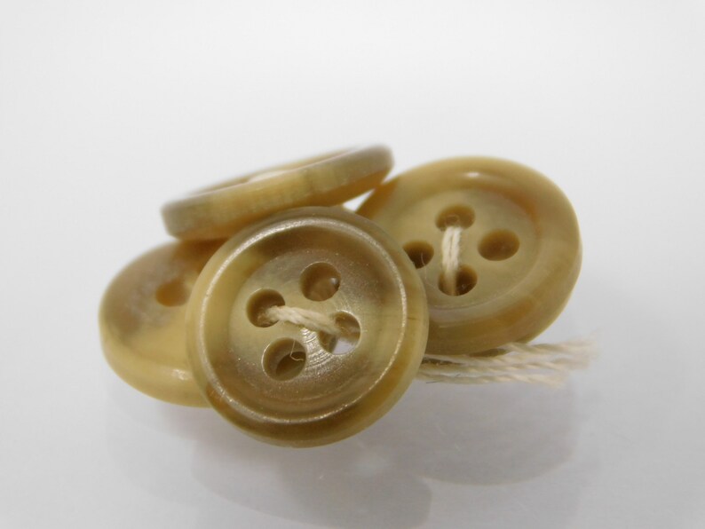 Five Vintage Buttons - Etsy