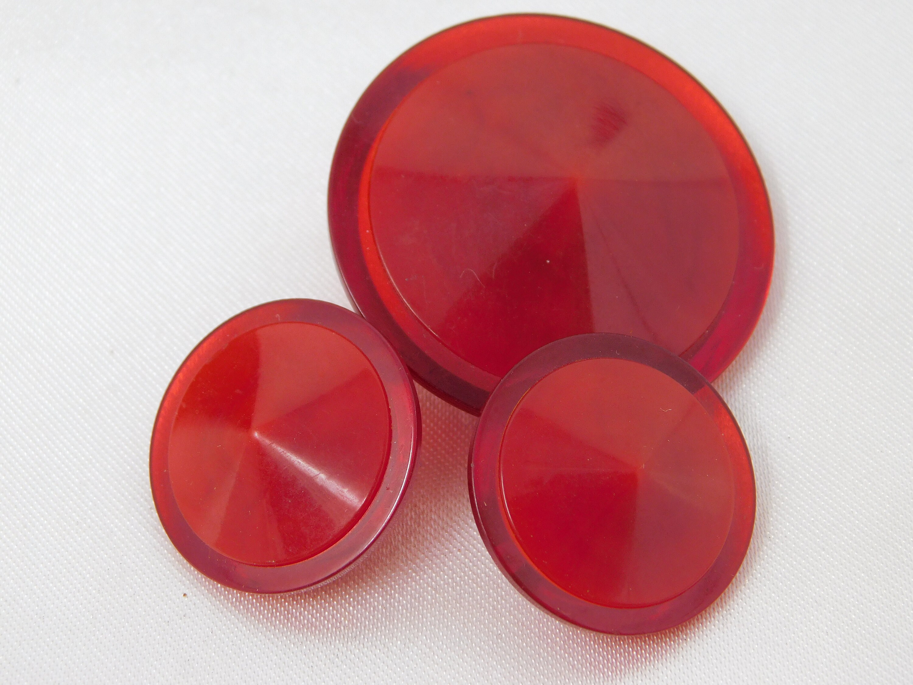 Three Vintage Red Hat Buttons | Etsy UK